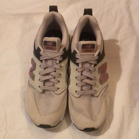 New Balance | Shoes | Womens 09 New Balance Sneakers | Poshmark